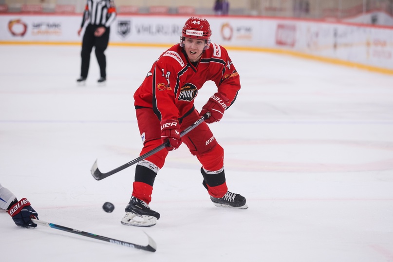 Всероссийская хоккейная лига - Никита Луховской: нелегко менять города ...